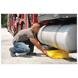 POOL CONTAINMENT SPILL 5 IN DEPLOYED YEL