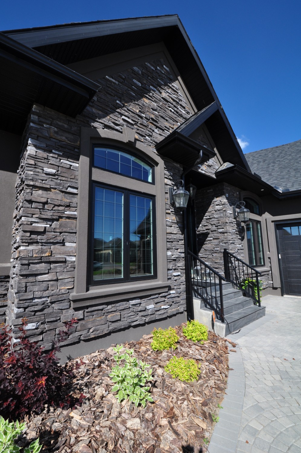 Black Rundle-FL-10-sq-Shadow Ledge